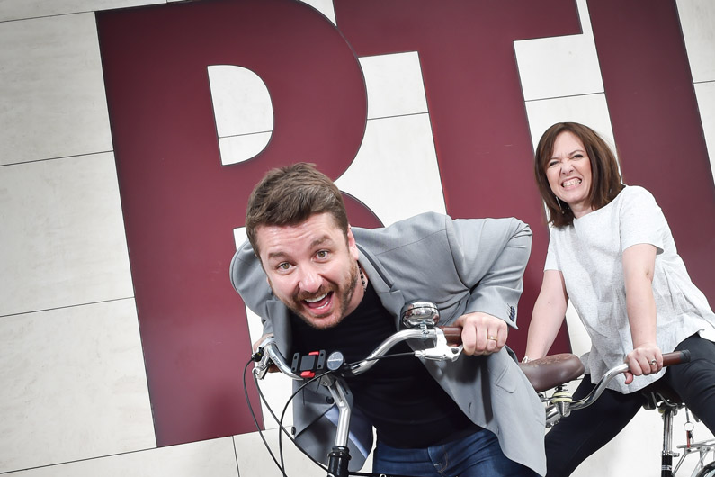Jade et Bruno jouent avec Marie Gabrielle