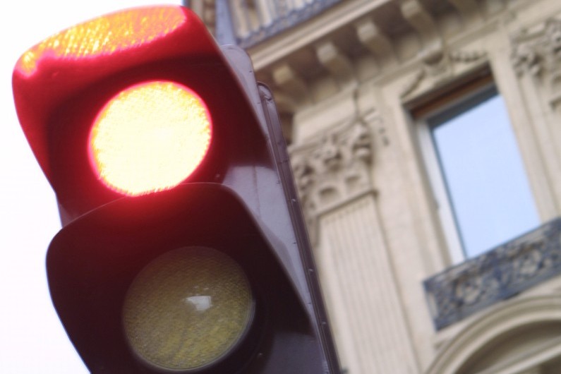 Circulation : les feux rouges bientôt supprimés