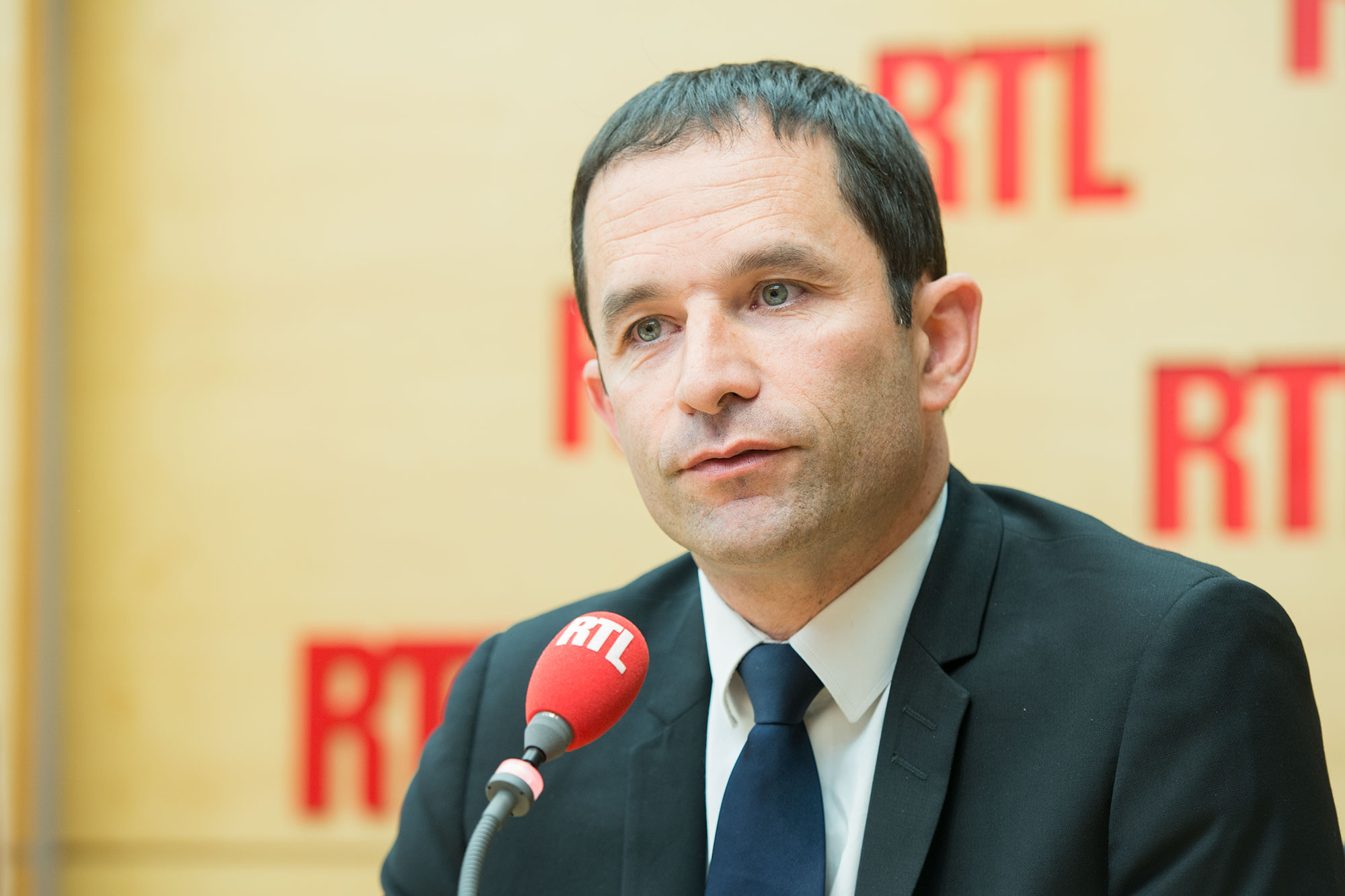 Congrès du Parti socialiste : Benoît Hamon félicite Jean-Christophe ...