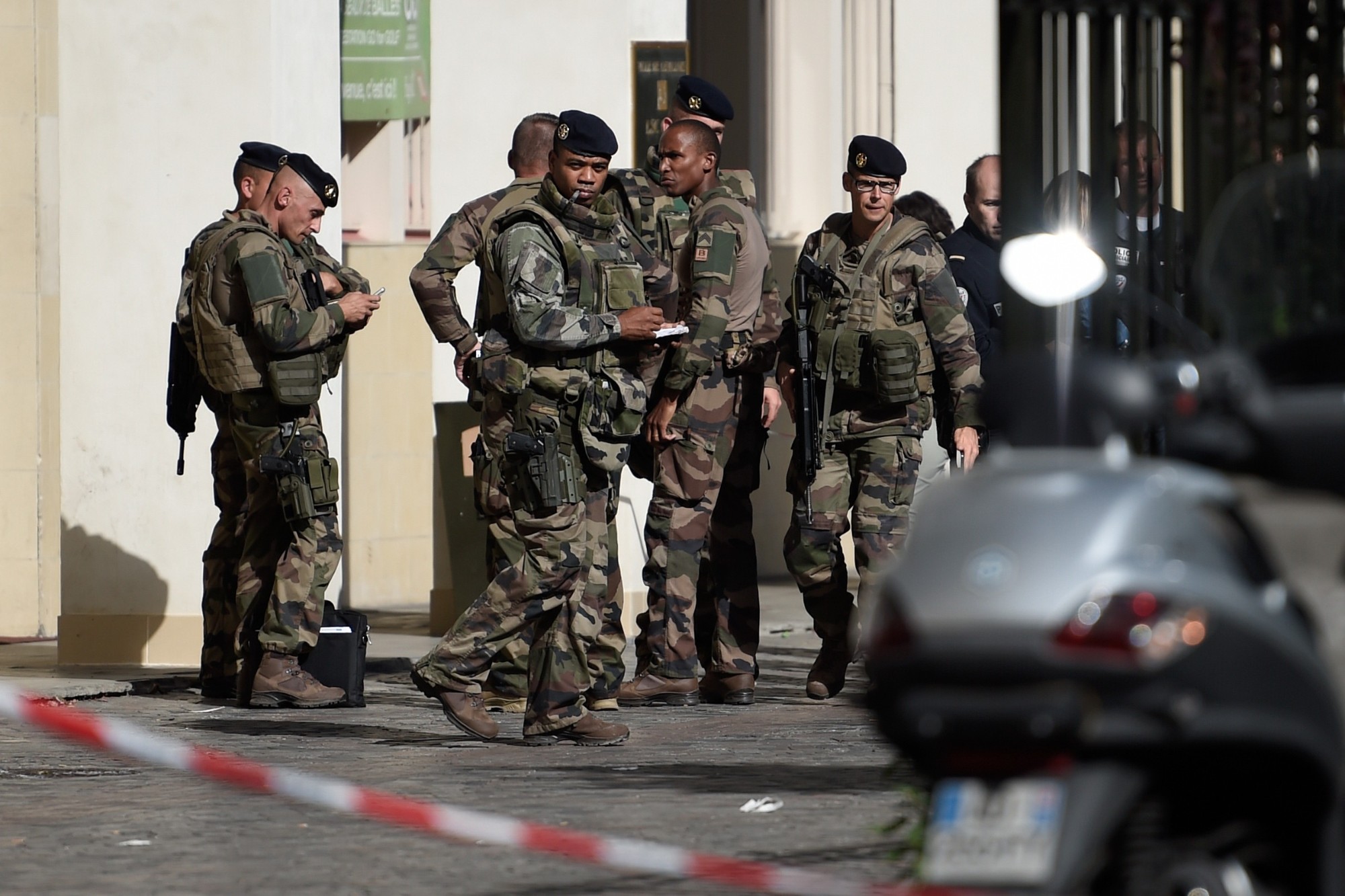 Paris : il se faisait passer pour un militaire avant d'être arrêté