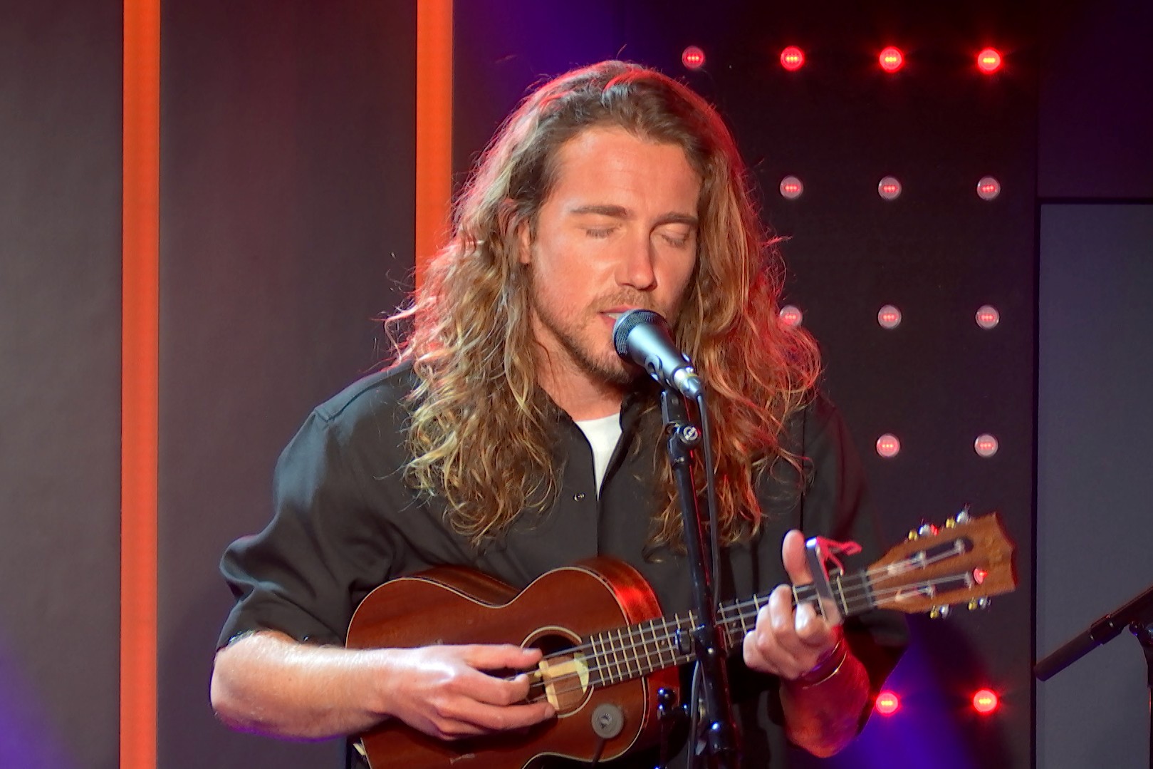 VIDÉOS - Julien Doré en concert dans le Grand Studio RTL