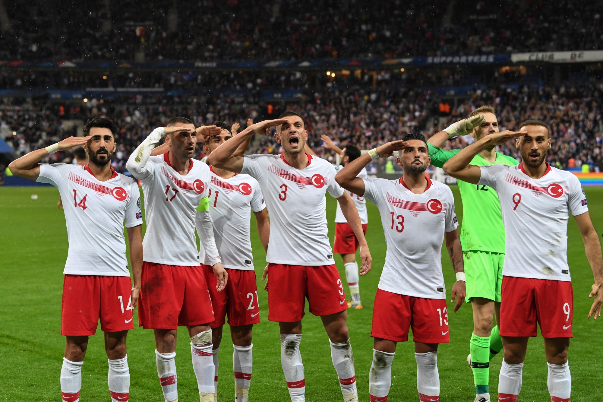 France-Turquie : les joueurs turcs ont à nouveau fait un salut militaire