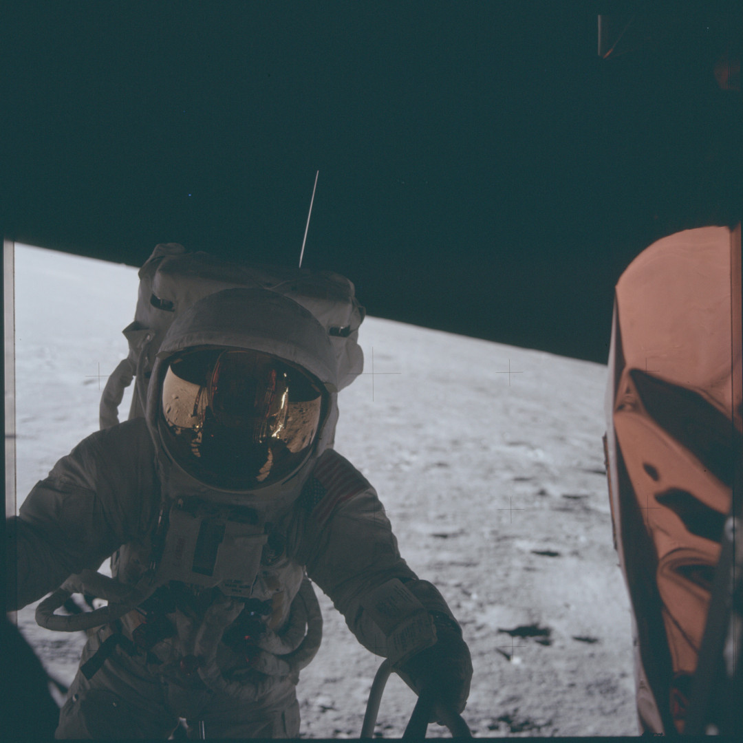 La Nasa dévoile plus de 8.000 photos des missions Apollo