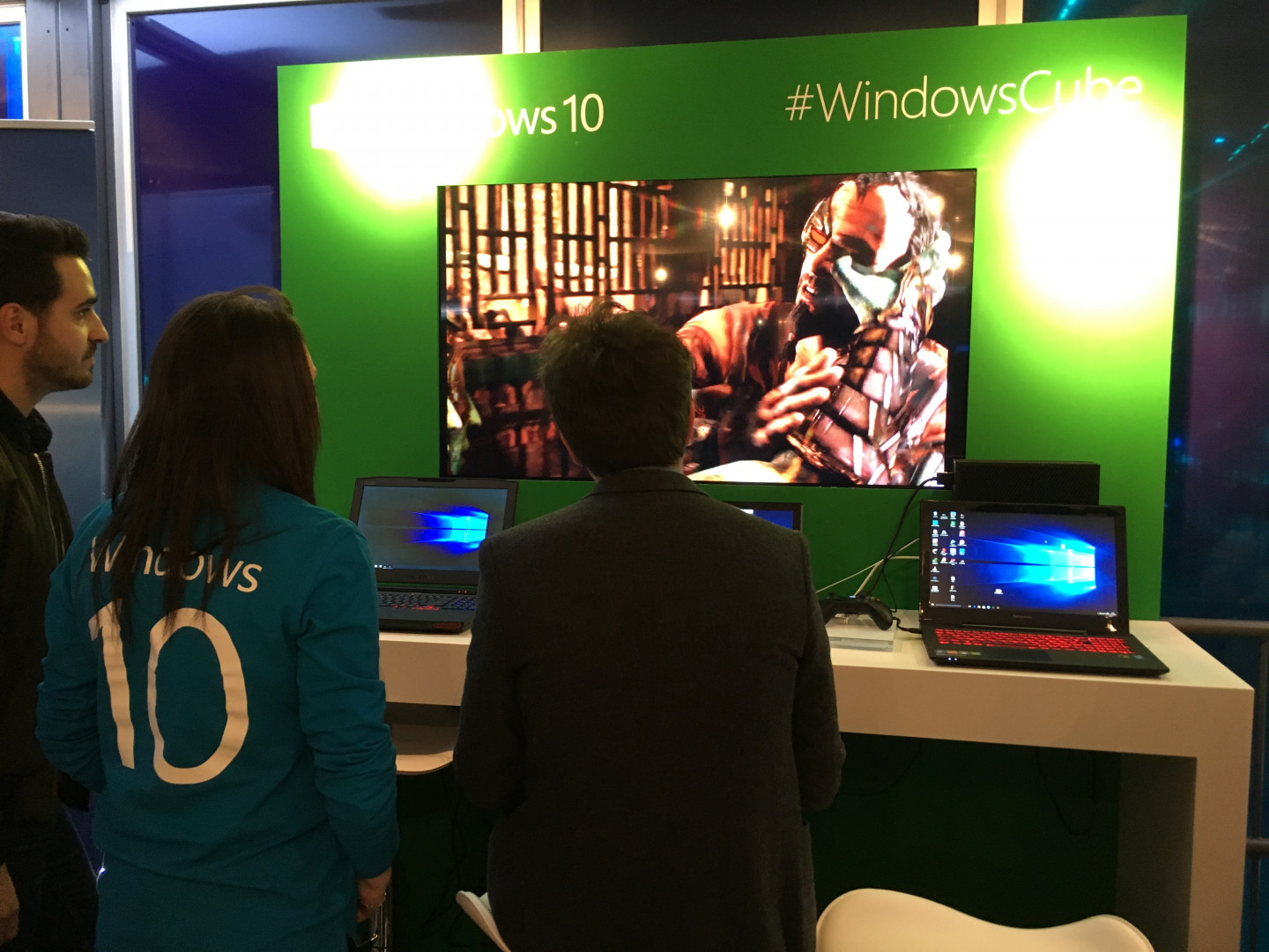 Microsoft affiche son renouveau au Windows Cube du Centre Pompidou