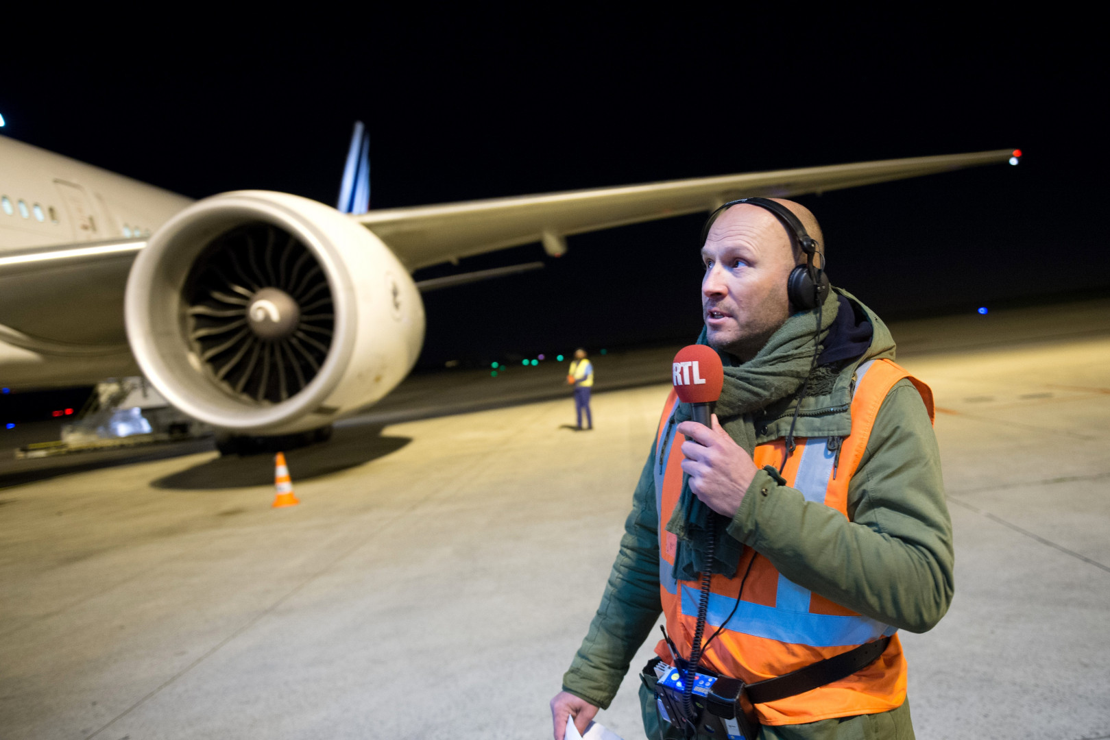 EN IMAGES - RTL Petit Matin en direct de l'aéroport Roissy Charles de ...
