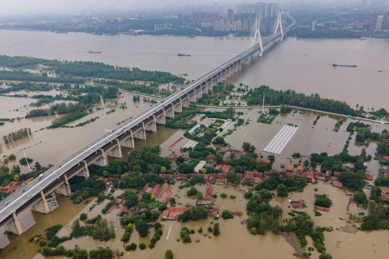 DIAPORAMA - Inondations en Chine : 140 morts ou disparus, Wuhan menacée