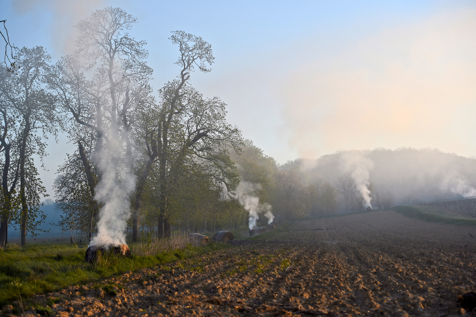 DIAPORAMA - Vague de froid : les images captivantes des feux pour ...