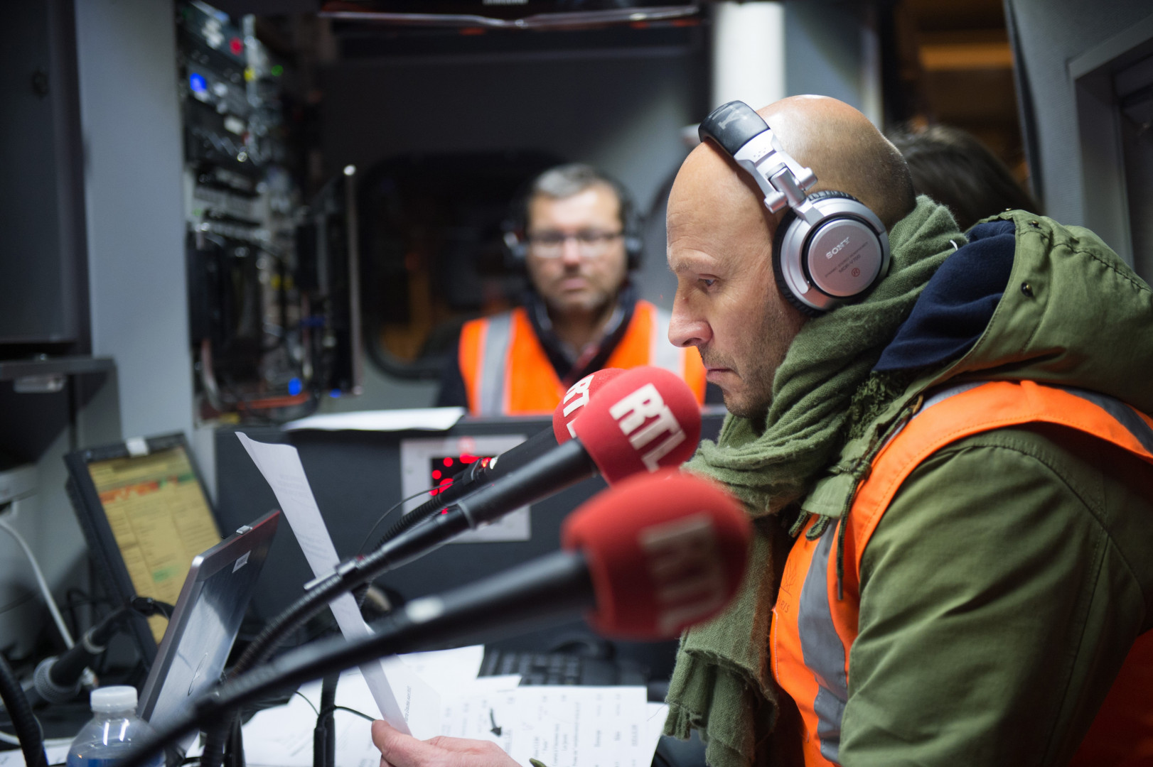 EN IMAGES - RTL Petit Matin en direct de l'aéroport Roissy Charles de ...
