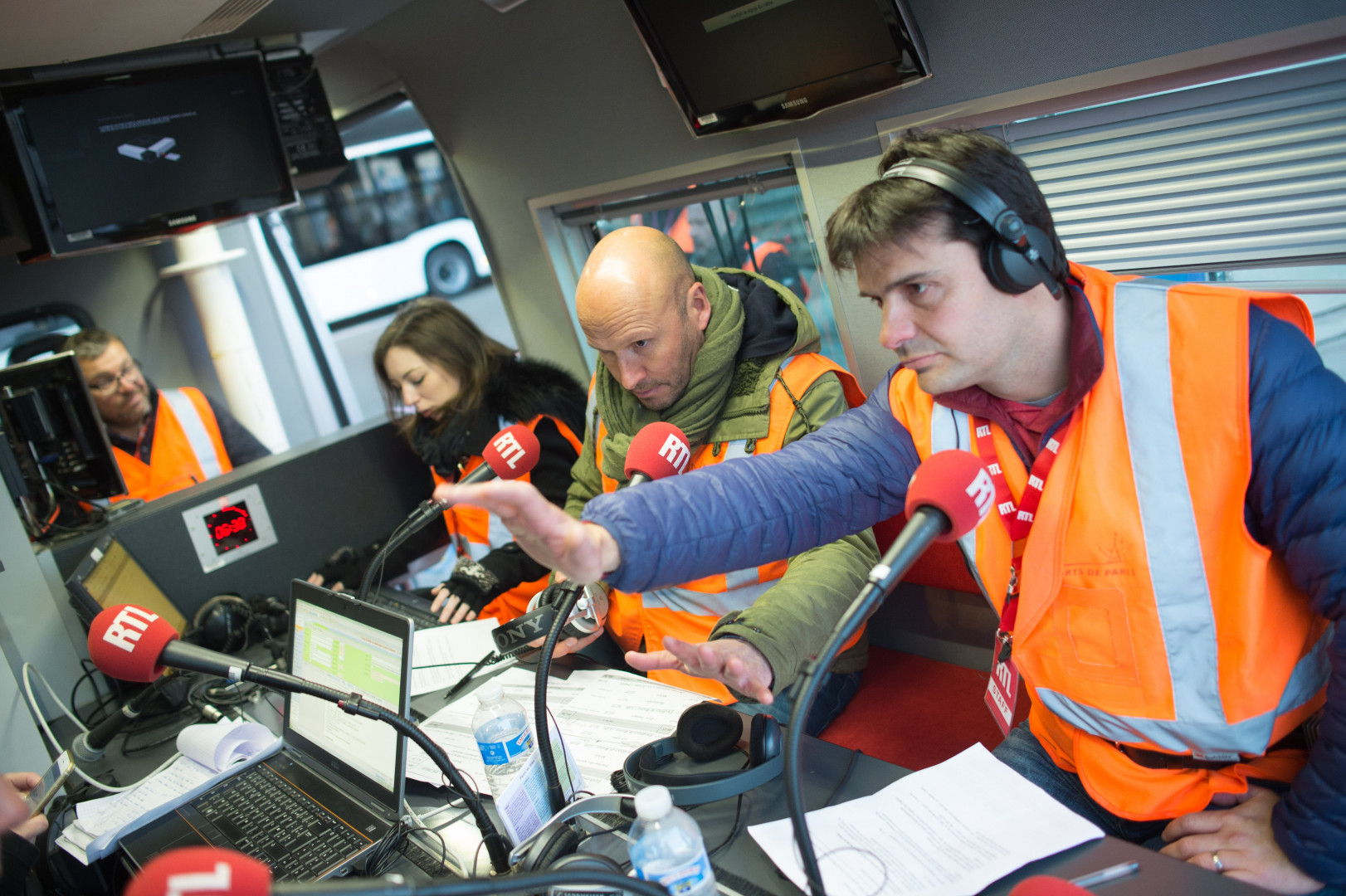 EN IMAGES - RTL Petit Matin en direct de l'aéroport Roissy Charles de ...