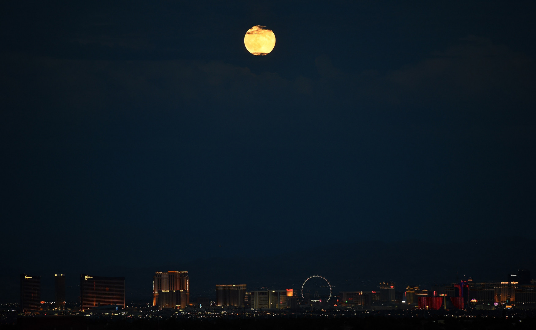 Super Lune : les images impressionnantes du phénomène