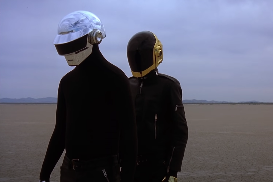 VIDÉOS - Daft Punk : le duo dévoile les secrets du clip d'"Around The ...