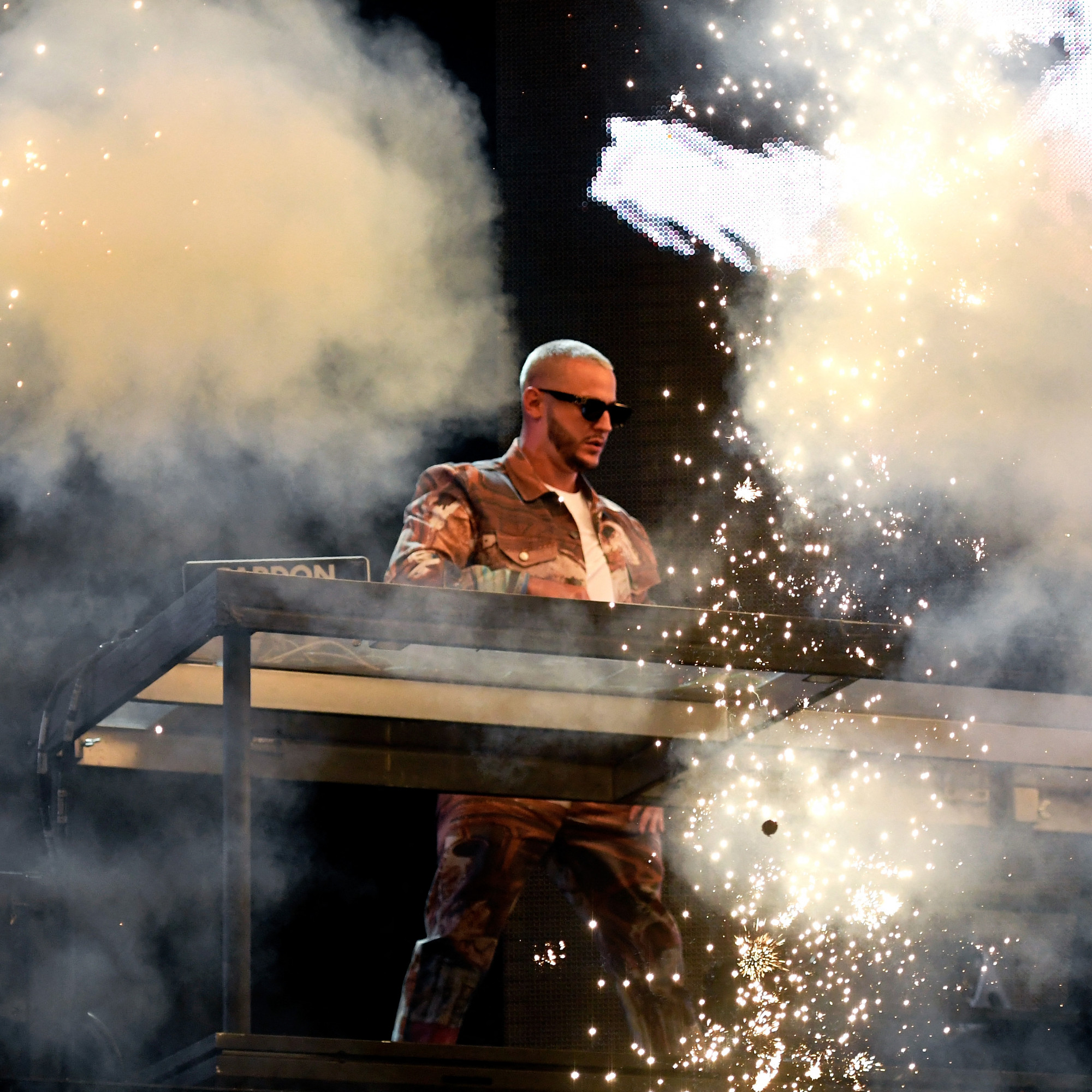 VIDÉO - DJ Snake dévoile la vraie version de "A Different Way" avec Ed ...