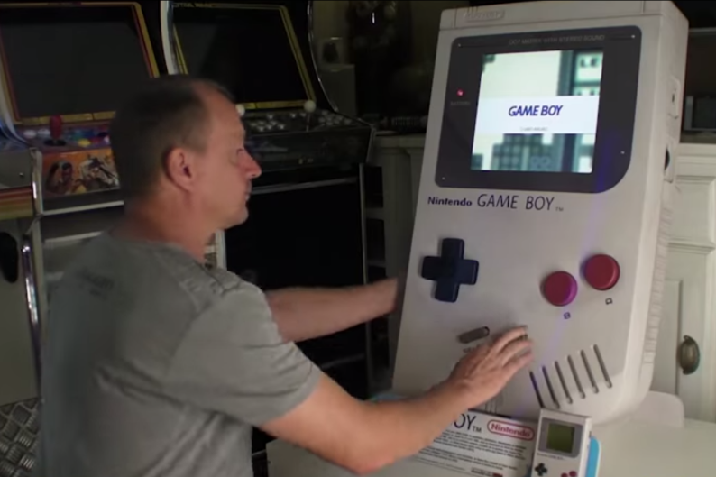 VIDÉOS - Coussin péteur, Game Boy, Flipper... Les grands classiques en ...