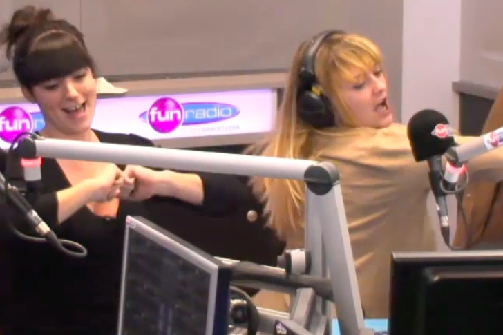 VIDÉO - Quand un blind test chez Marion et Anne-So vire à la battle