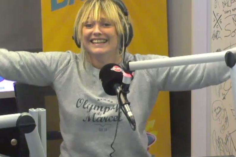 VIDÉO - "Le Night Show" : Le "Pourquoi tu m'appelles ?" d'Anne-So en ...