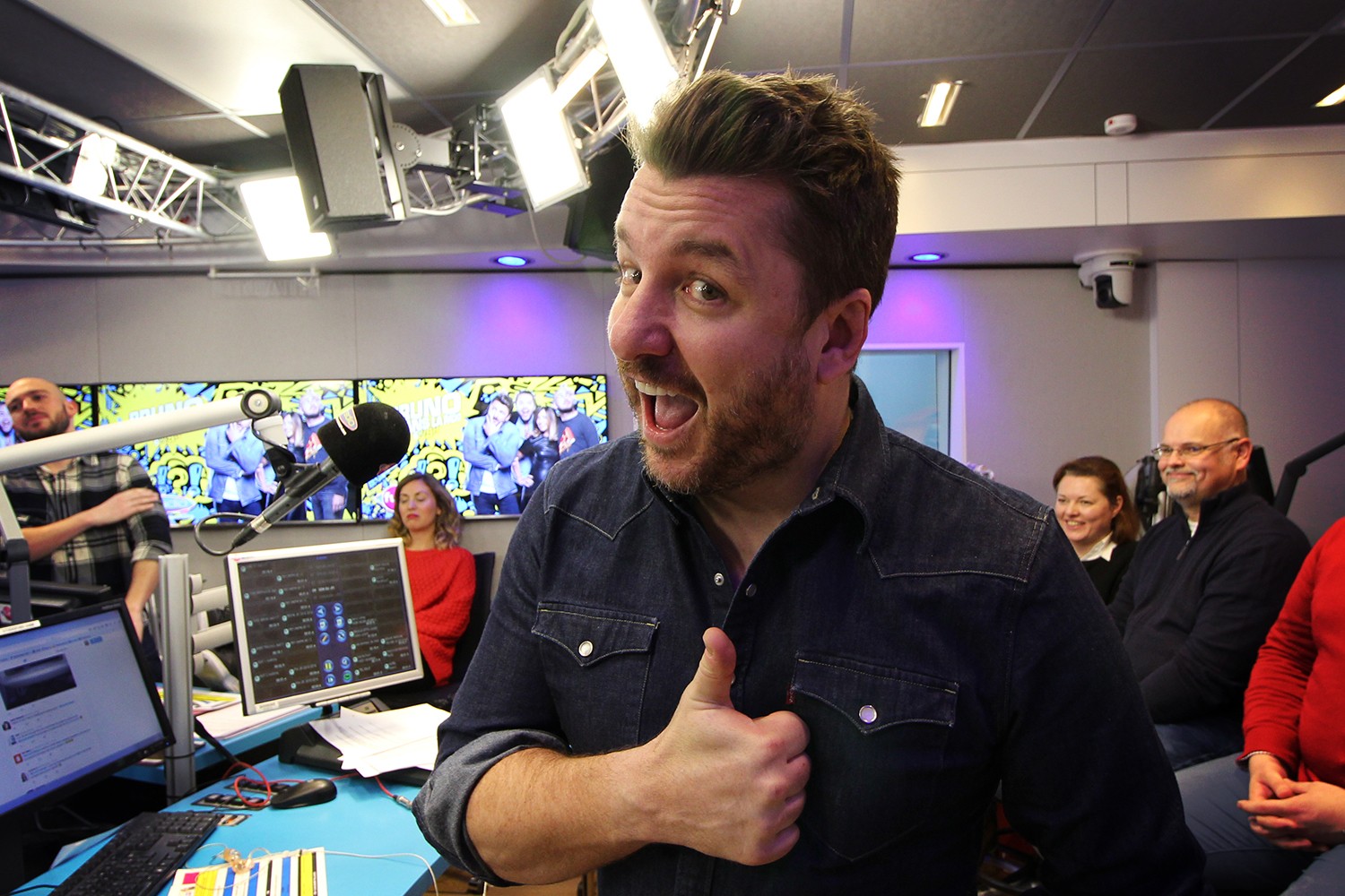 VIDÉO - "Bruno dans la radio" : les imitations hilarantes du cri de ...