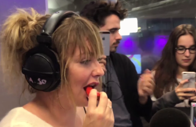 VIDÉO - "Le Night Show" : Anne-So avale un piment entier en direct