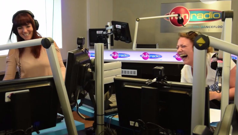 VIDÉO - "Le Night Show" : Anne-So rend tout le monde dingue avec son rire