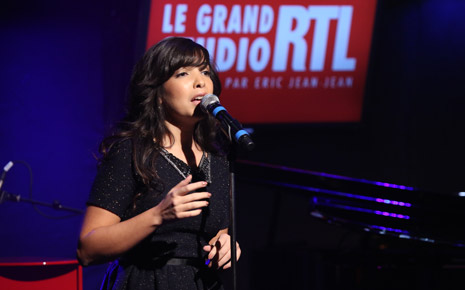 Indila nous présente son premier album Mini World dans Le Grand Studio RTL