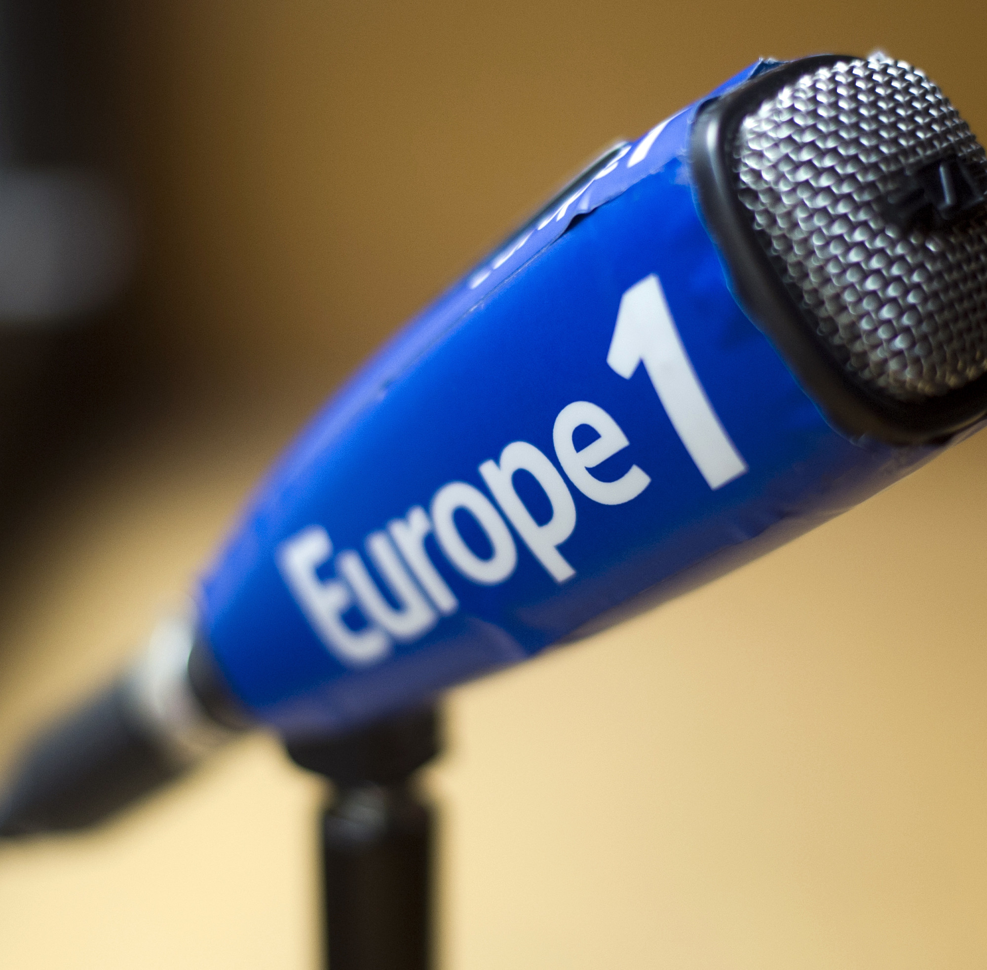 Europe 1 recouvre les affiches du Parti Pirate avec ses publicités, une ...