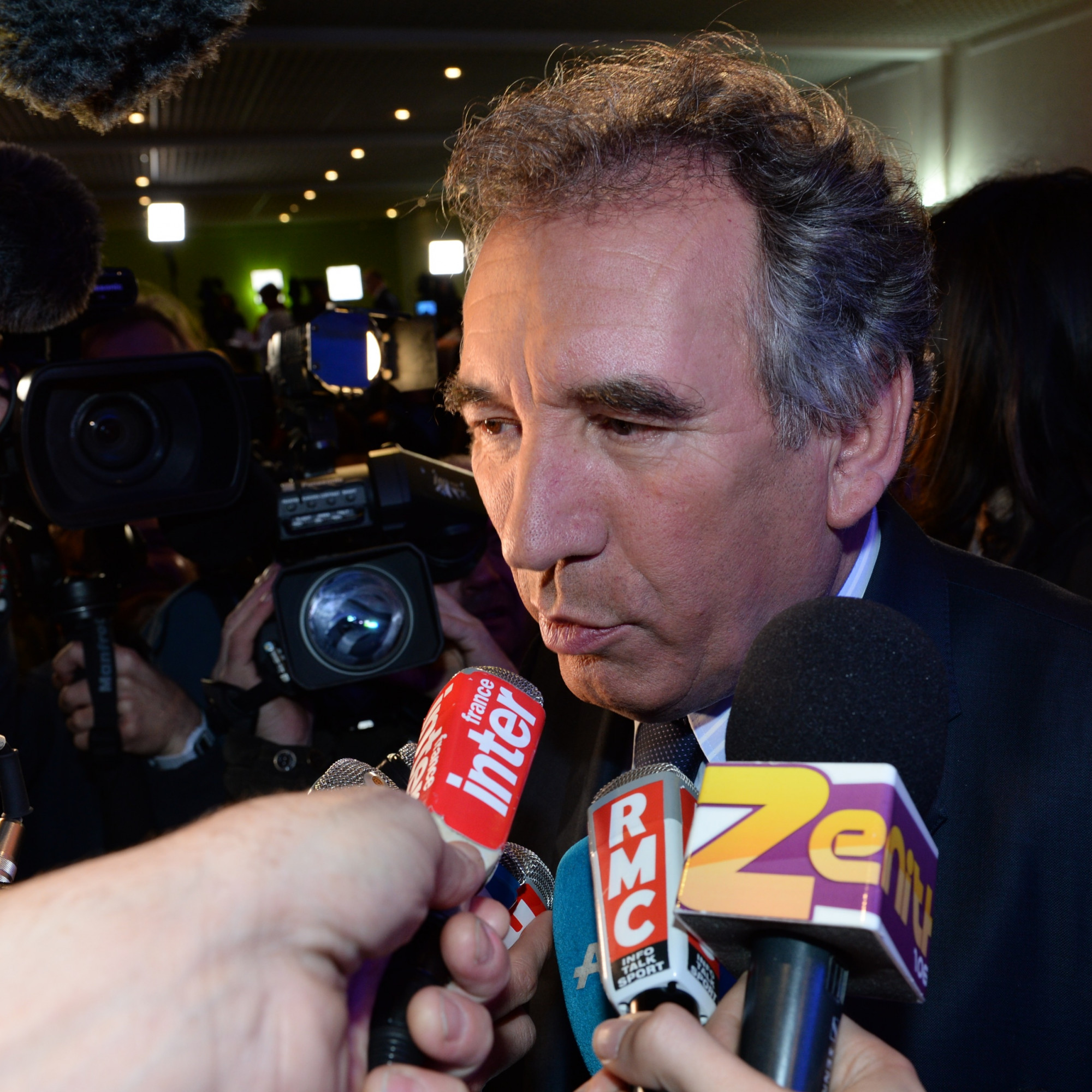 Les débuts de Valls à Matignon "réussis" pour Bayrou