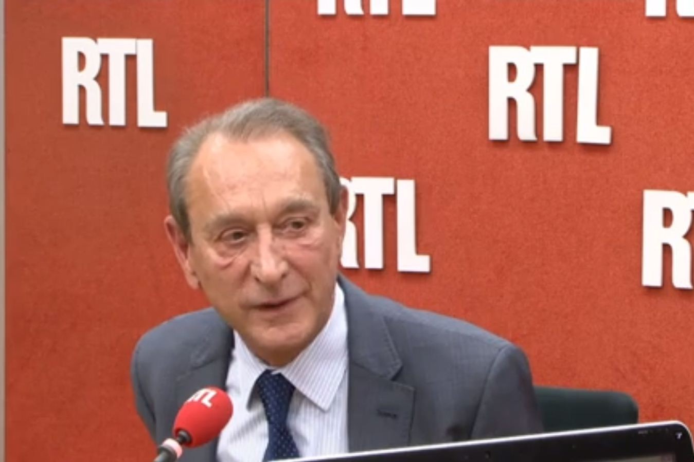Bertrand Delanoë redécouvre les "bonheurs de Paris" avec "un petit peu ...