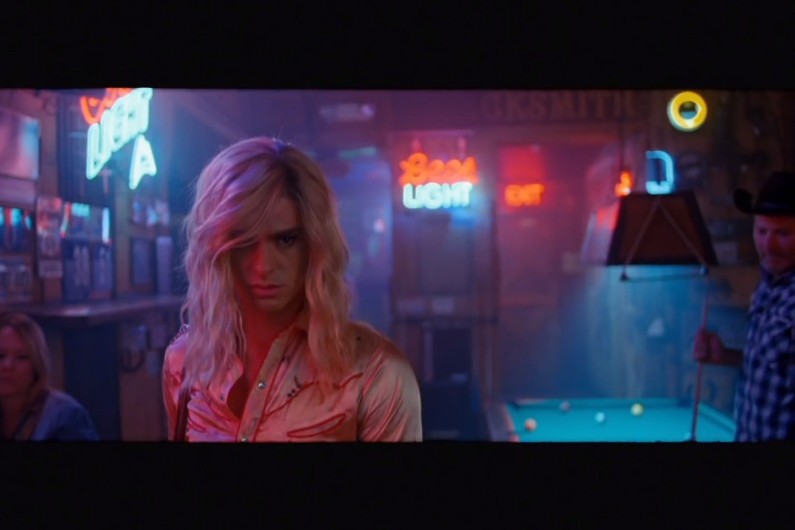 VIDÉO - Arcade Fire : son nouveau clip "We Exist" sous le feu des critiques