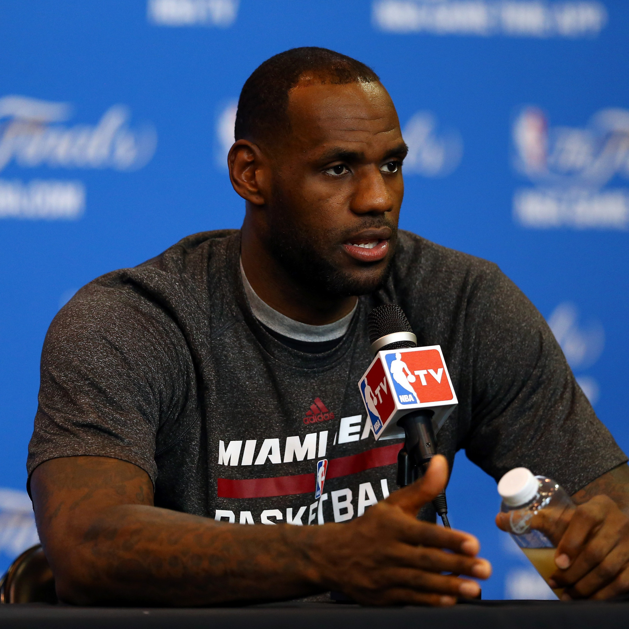 LeBron James quitte le Heat et retourne aux Cleveland Cavaliers