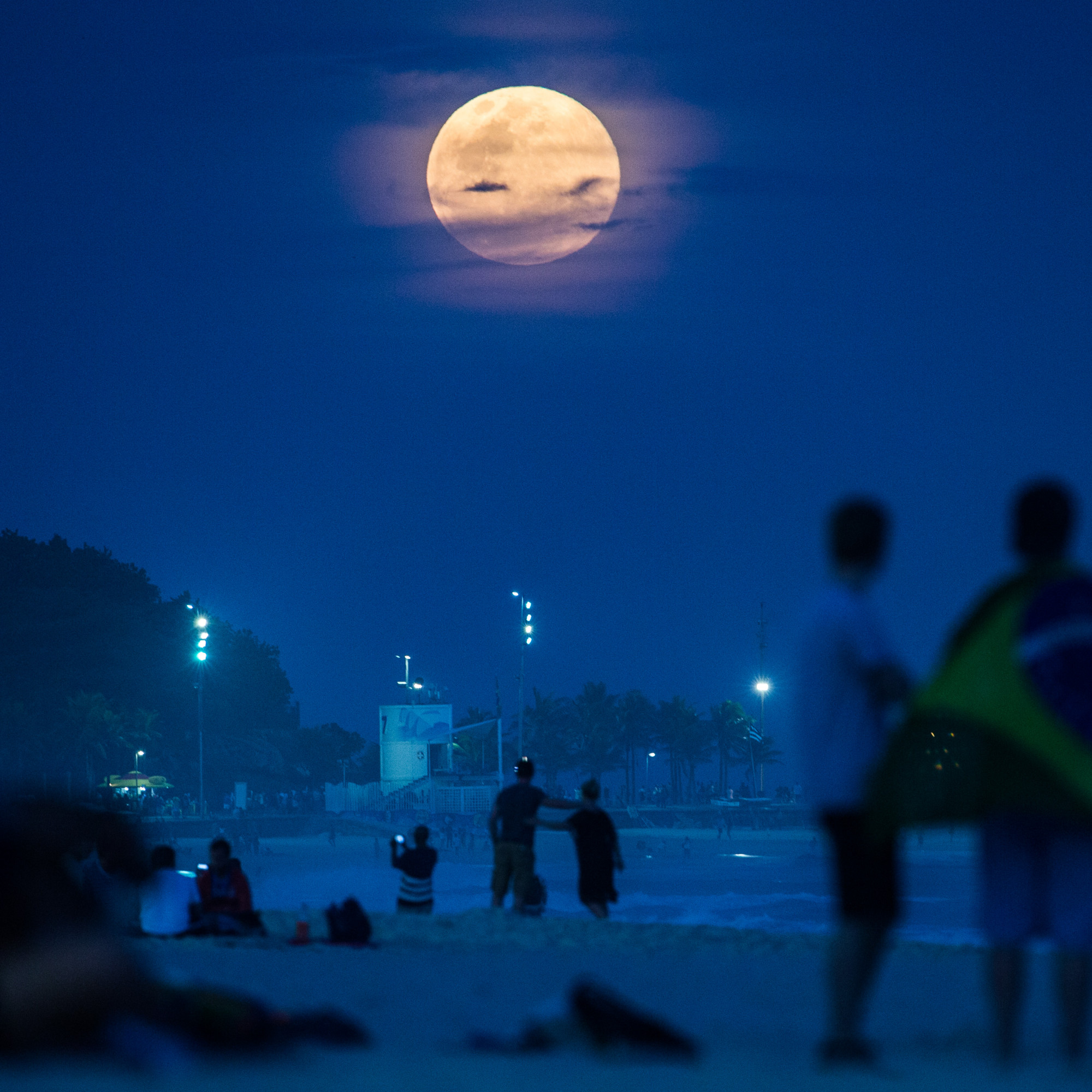 Super Lune : les images impressionnantes du phénomène