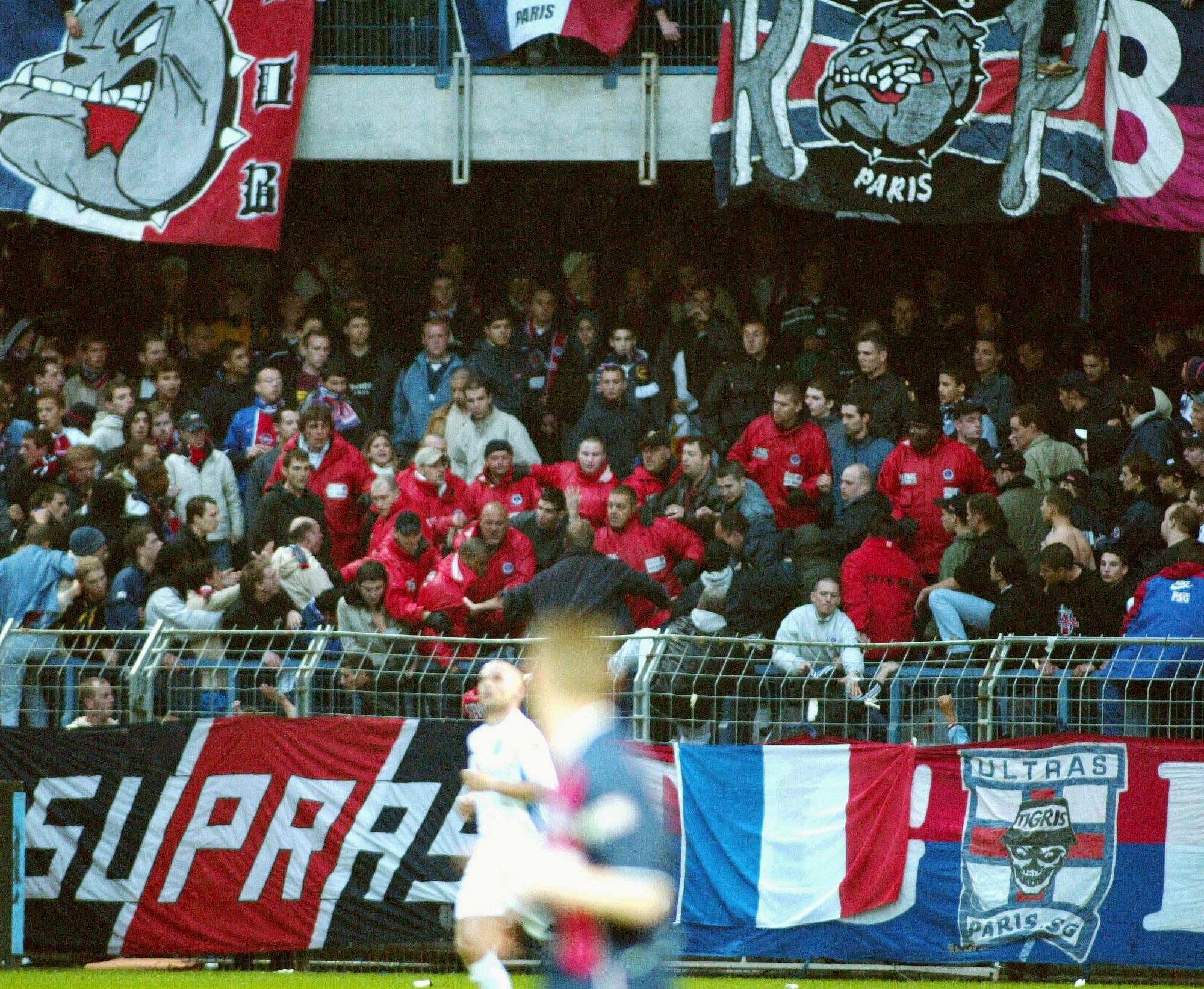 Le journal de 12h30 : Deux hooligans du PSG comparaissent pour avoir ...