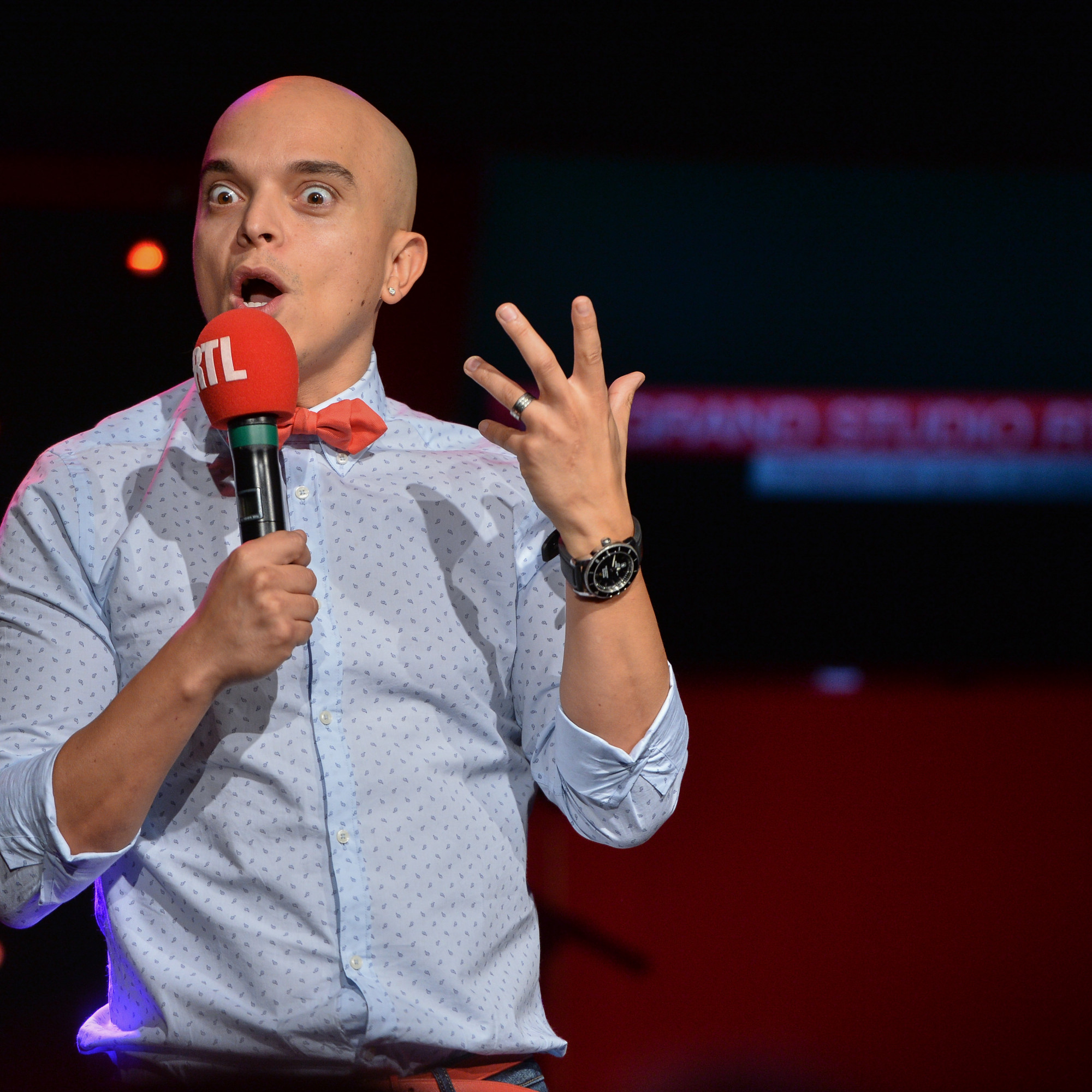 VIDÉO - Rachid Badouri interprète un sketch de son spectacle dans Le ...