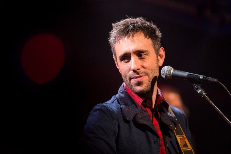 VIDÉOS - Charlie Winston interprète 2 titres de son nouvel album dans ...