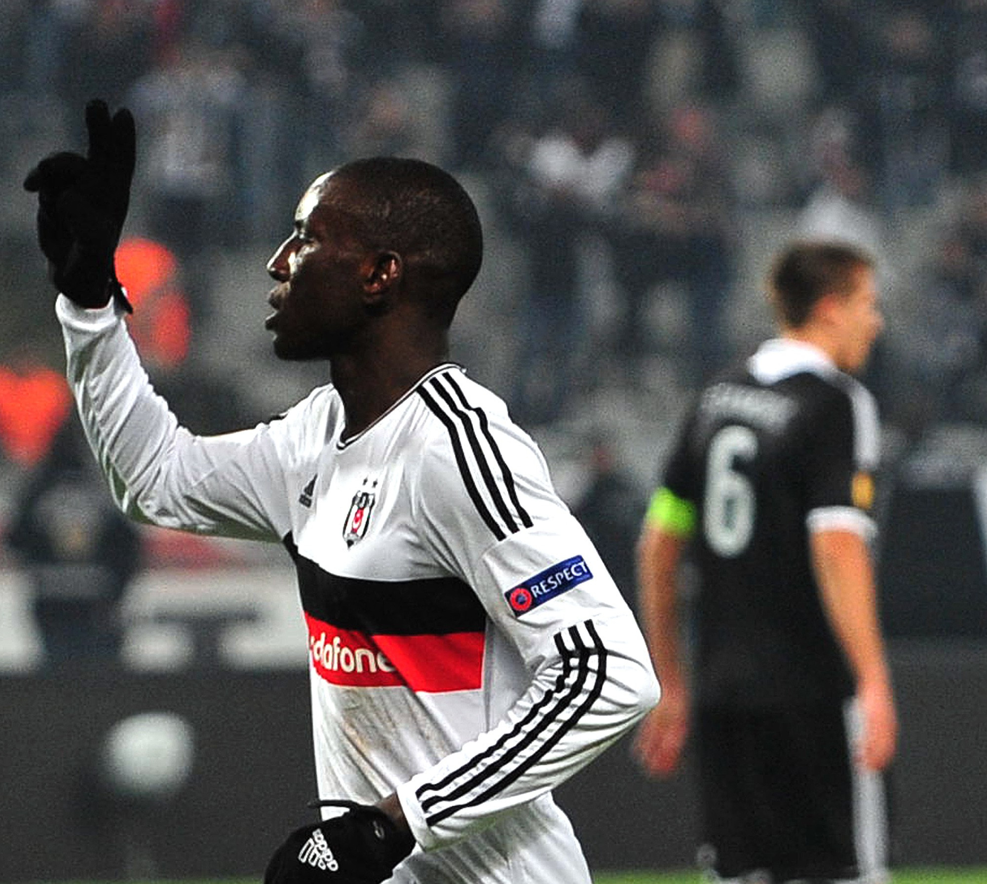 VIDÉO - Demba Ba inscrit le but le plus chanceux de l'année