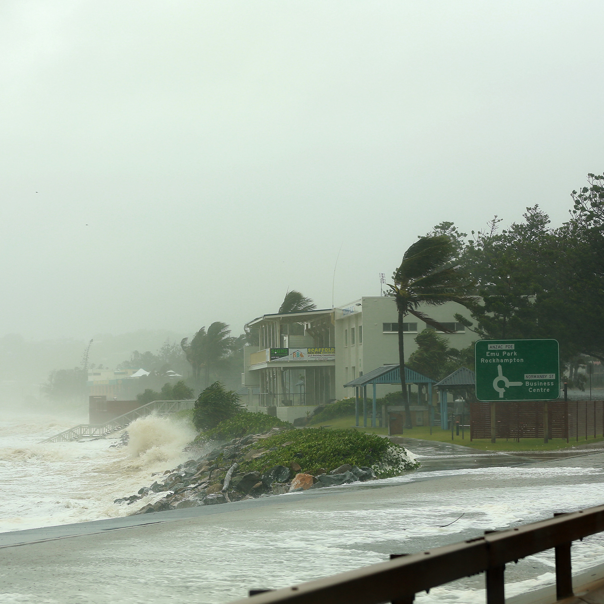 Australie : le cyclone Marcia frappe la côte Est
