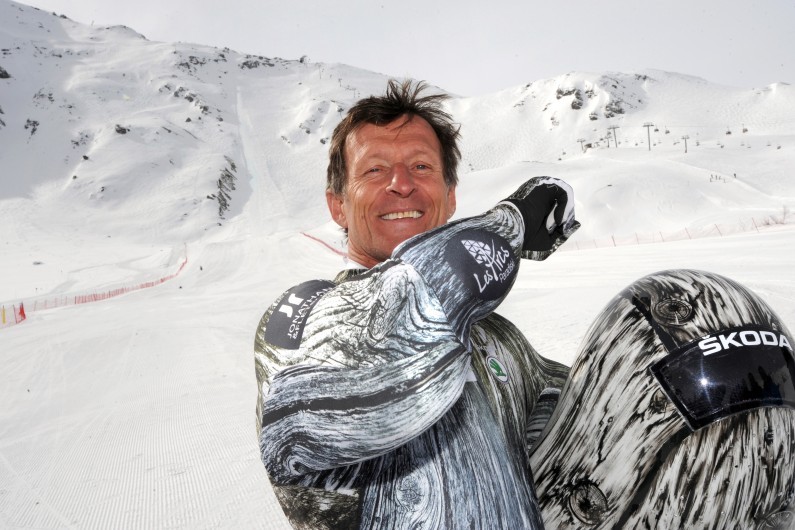À 223 km/h, Éric Barone bat le record du monde de vitesse en VTT sur neige