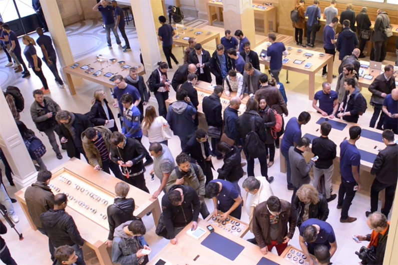 VIDÉO - Apple Watch : un lancement à Paris entre passionnés
