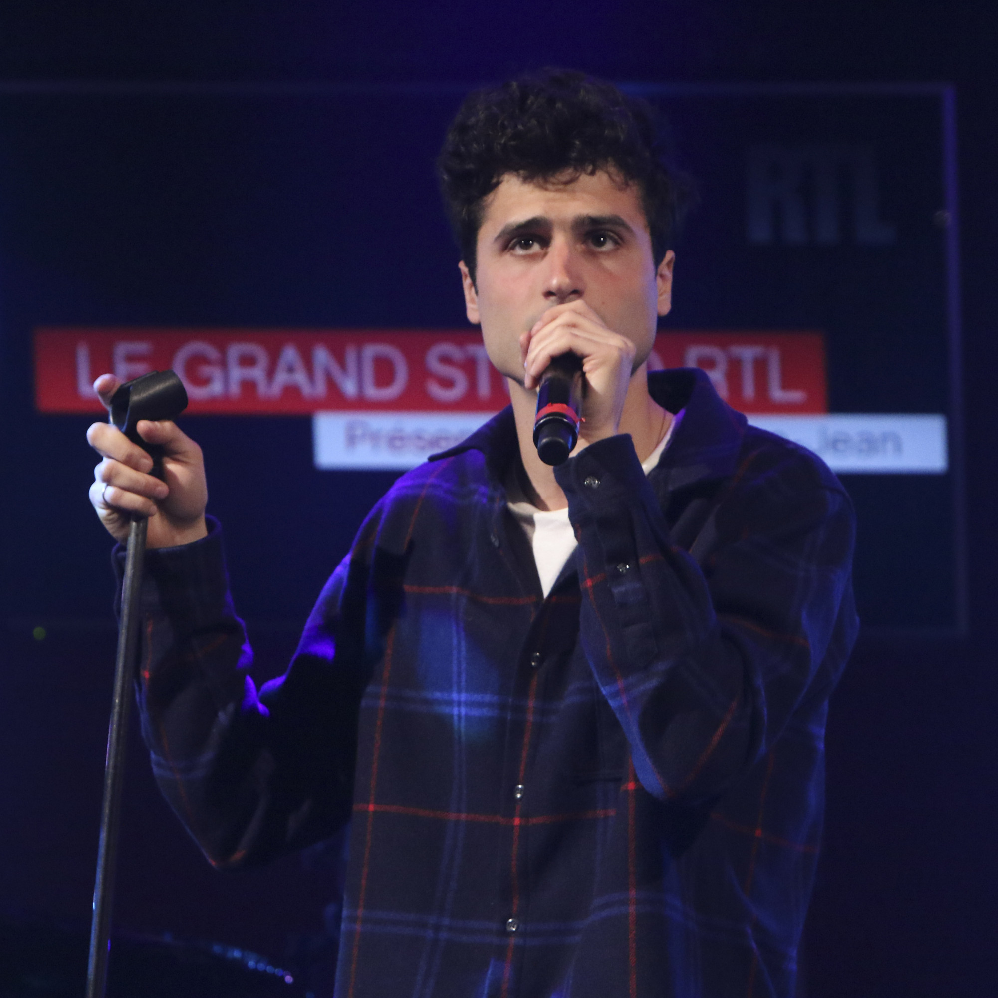 VIDÉO - Adrien Gallo interprète un titre de son premier album dans "Le ...