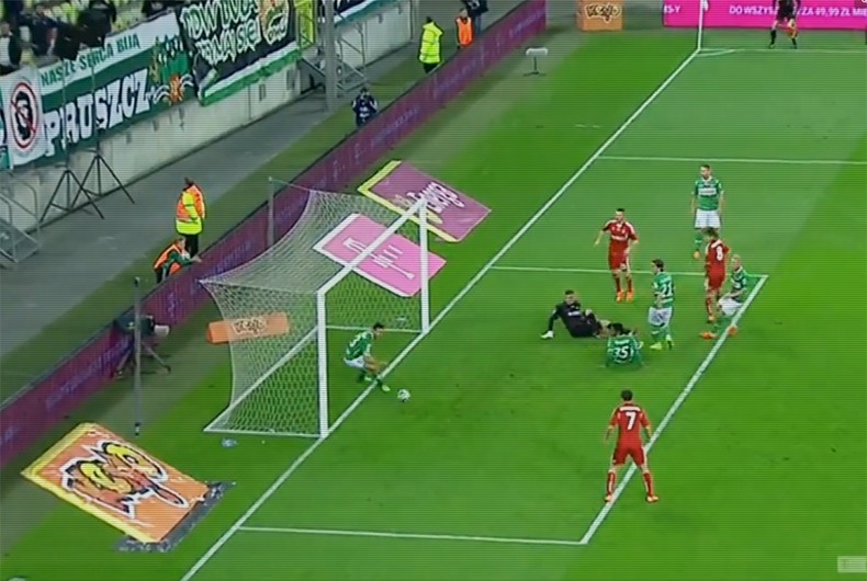 VIDÉO - Pologne : le but "barcelonesque" de Jean Barrientos