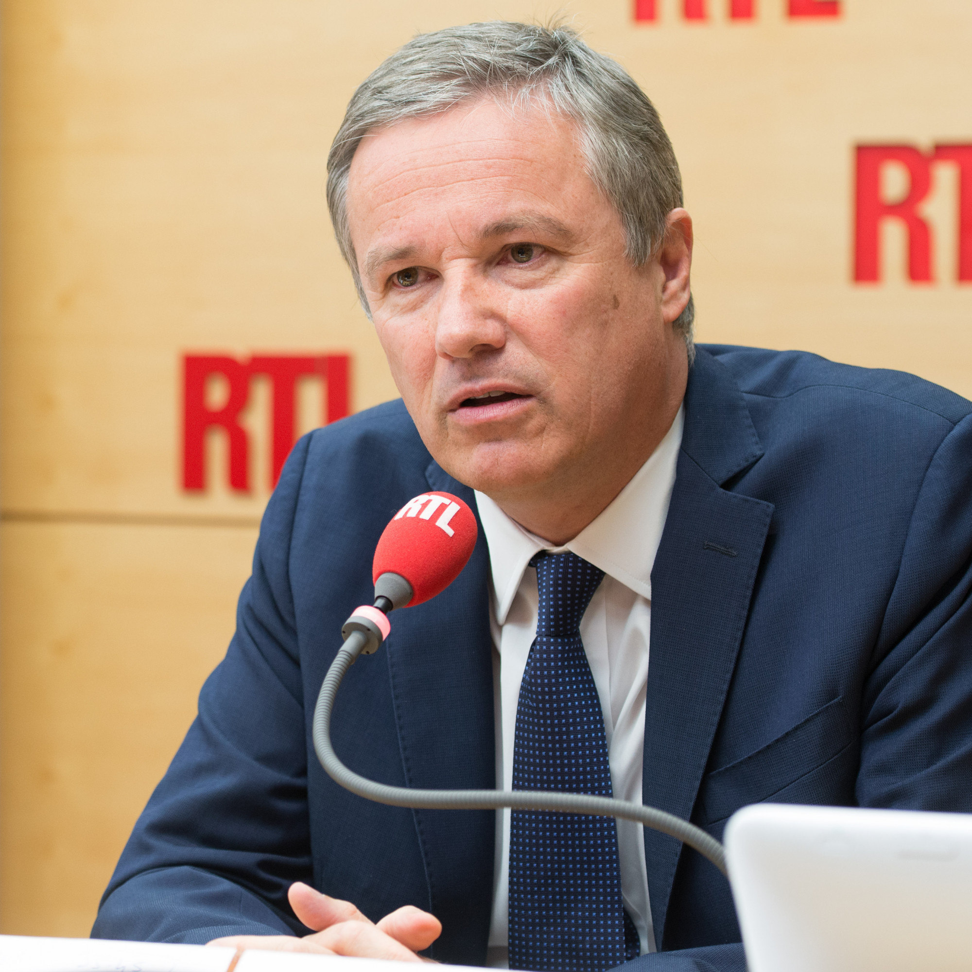 Front national : Nicolas Dupont-Aignan se "réjouit du premier ménage" fait au sein du parti