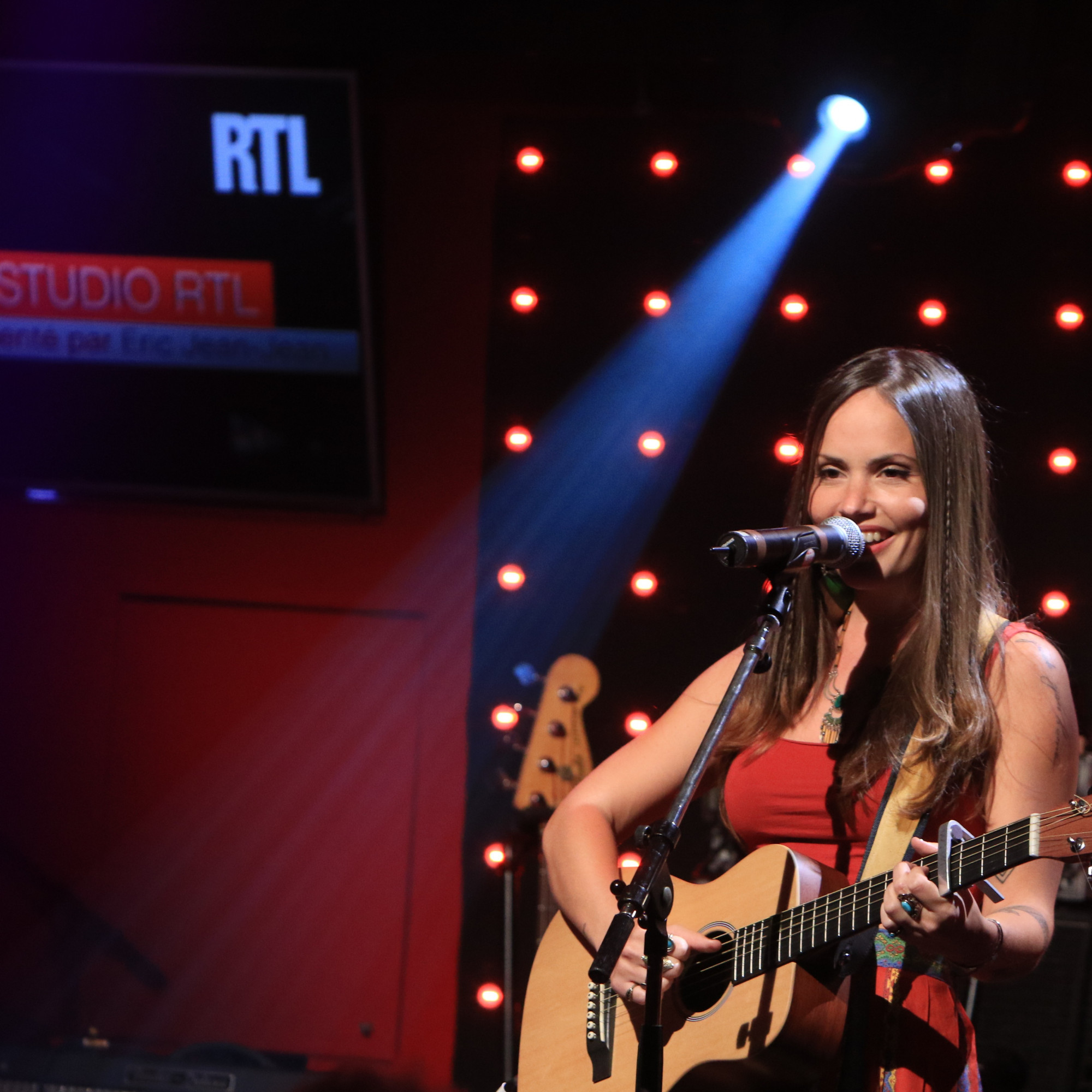 VIDÉO - Natalia Doco interprète 2 titres de son nouvel album dans "Le ...