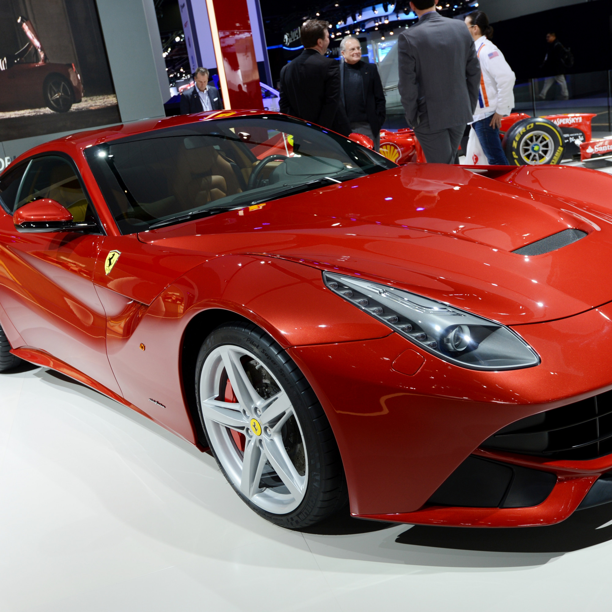 77.000 euros pour une moitié de Ferrari F12 Berlinetta