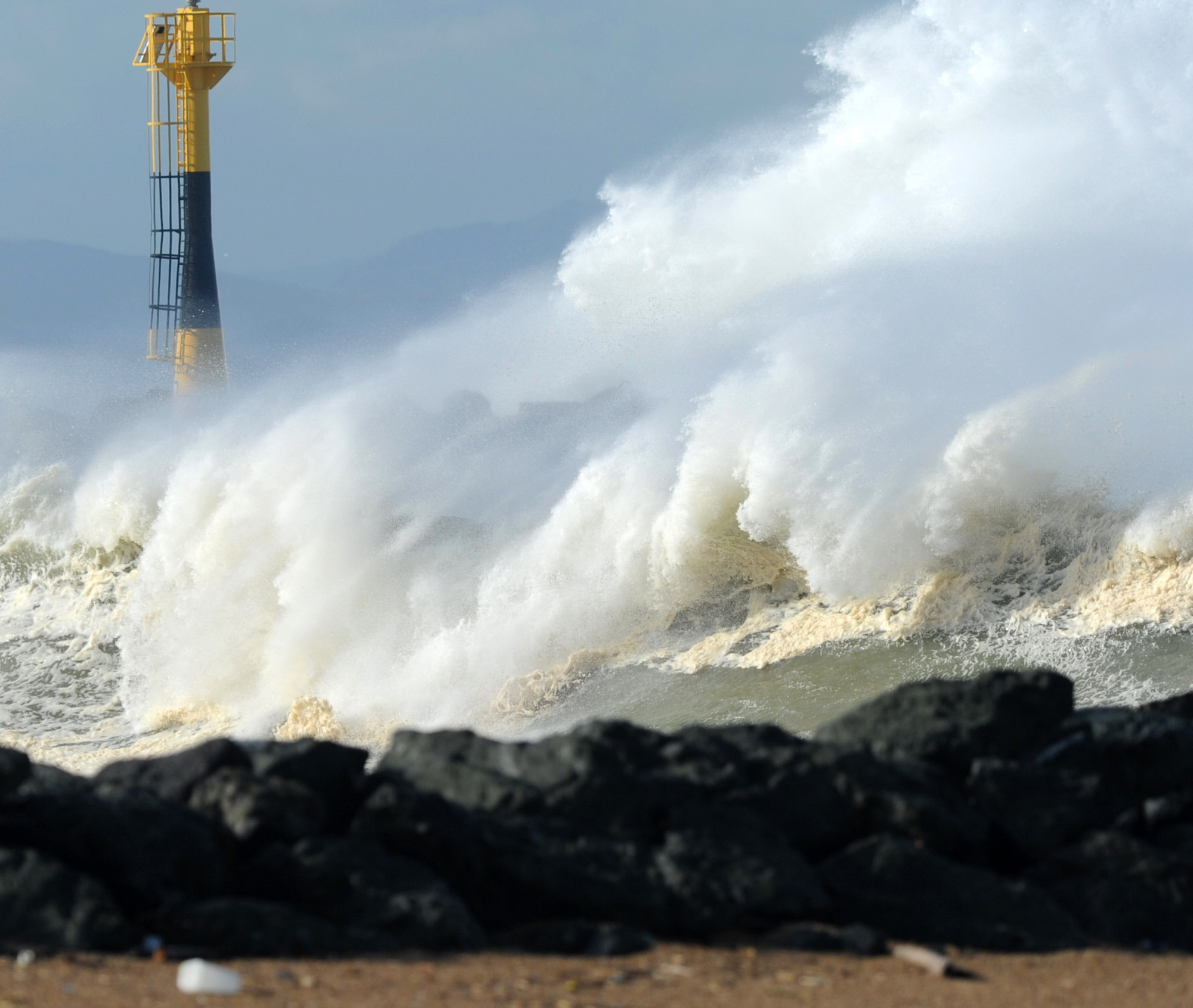 Météo France place 28 départements en alerte orange "vent violent" et ...