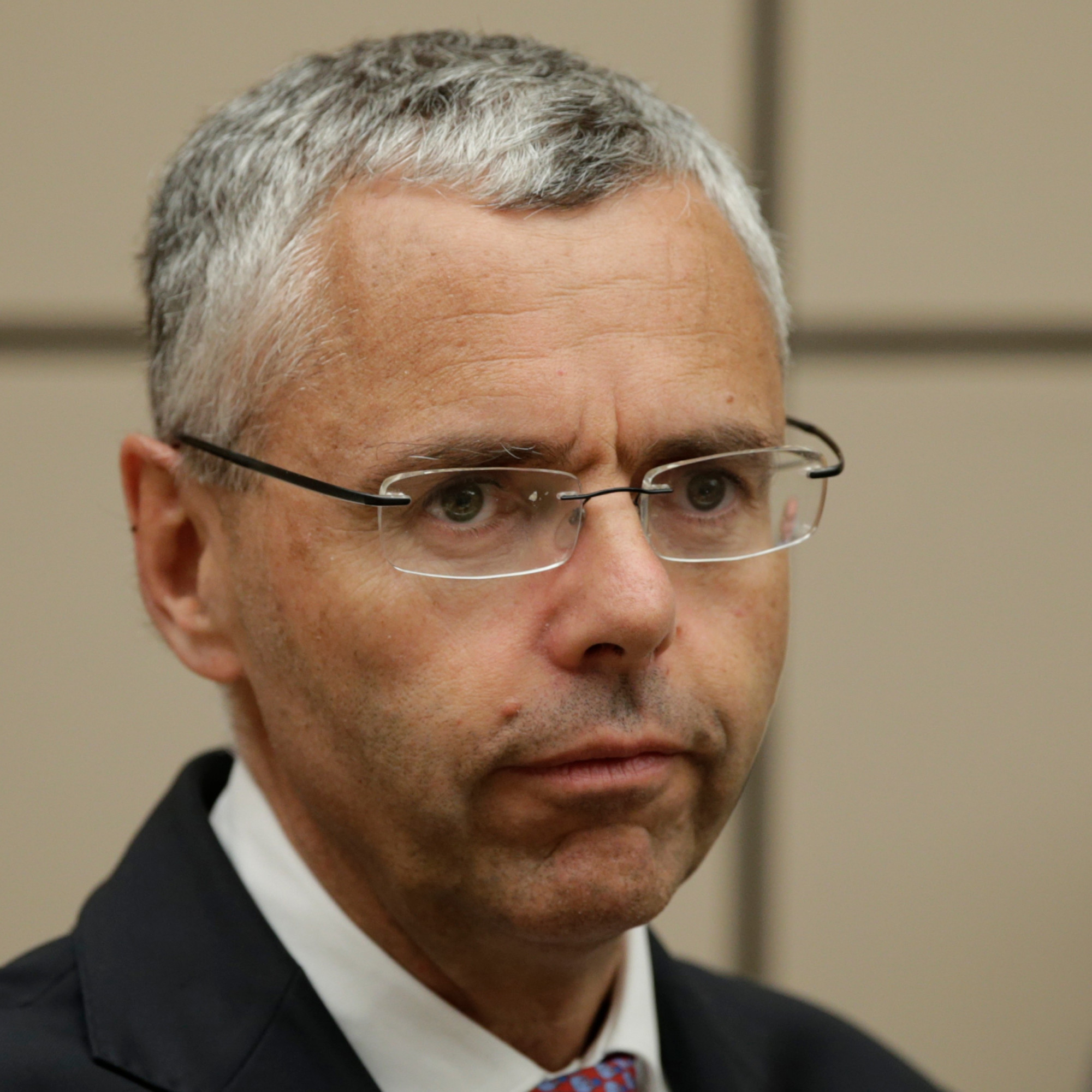 Alcatel : face à la polémique sur ses primes de départ, Michel Combes ...