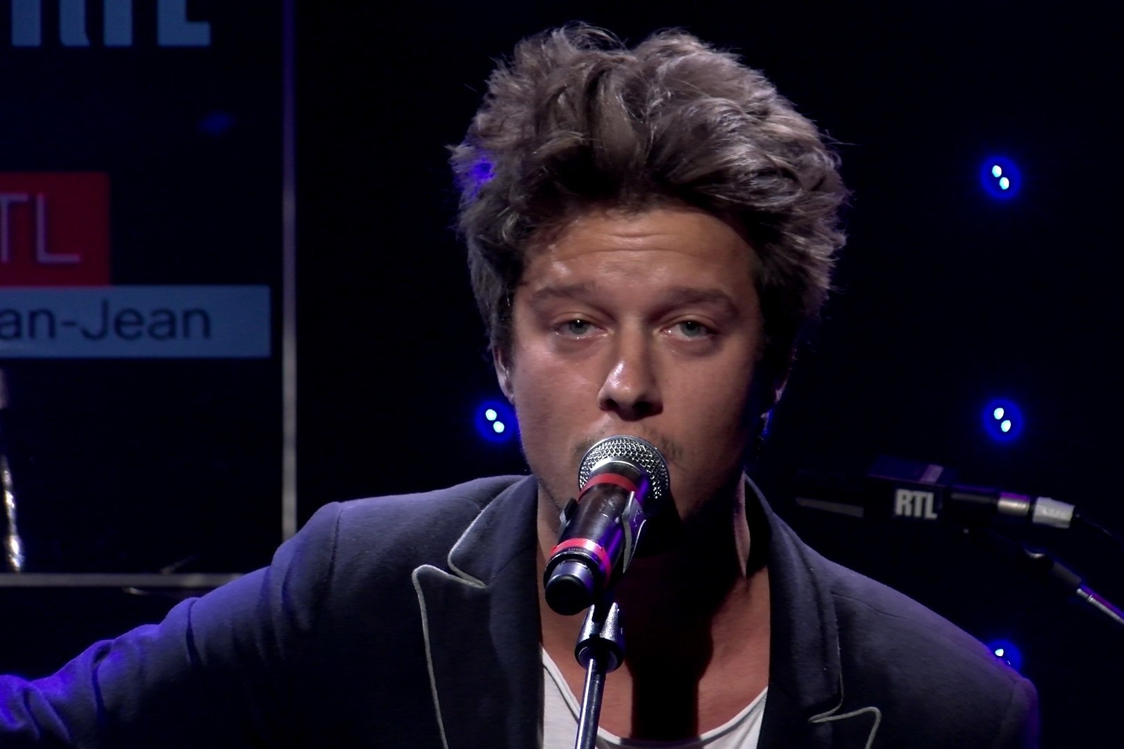 VIDÉO - Sidoine interprète un titre de son album dans "Le Grand Studio RTL"