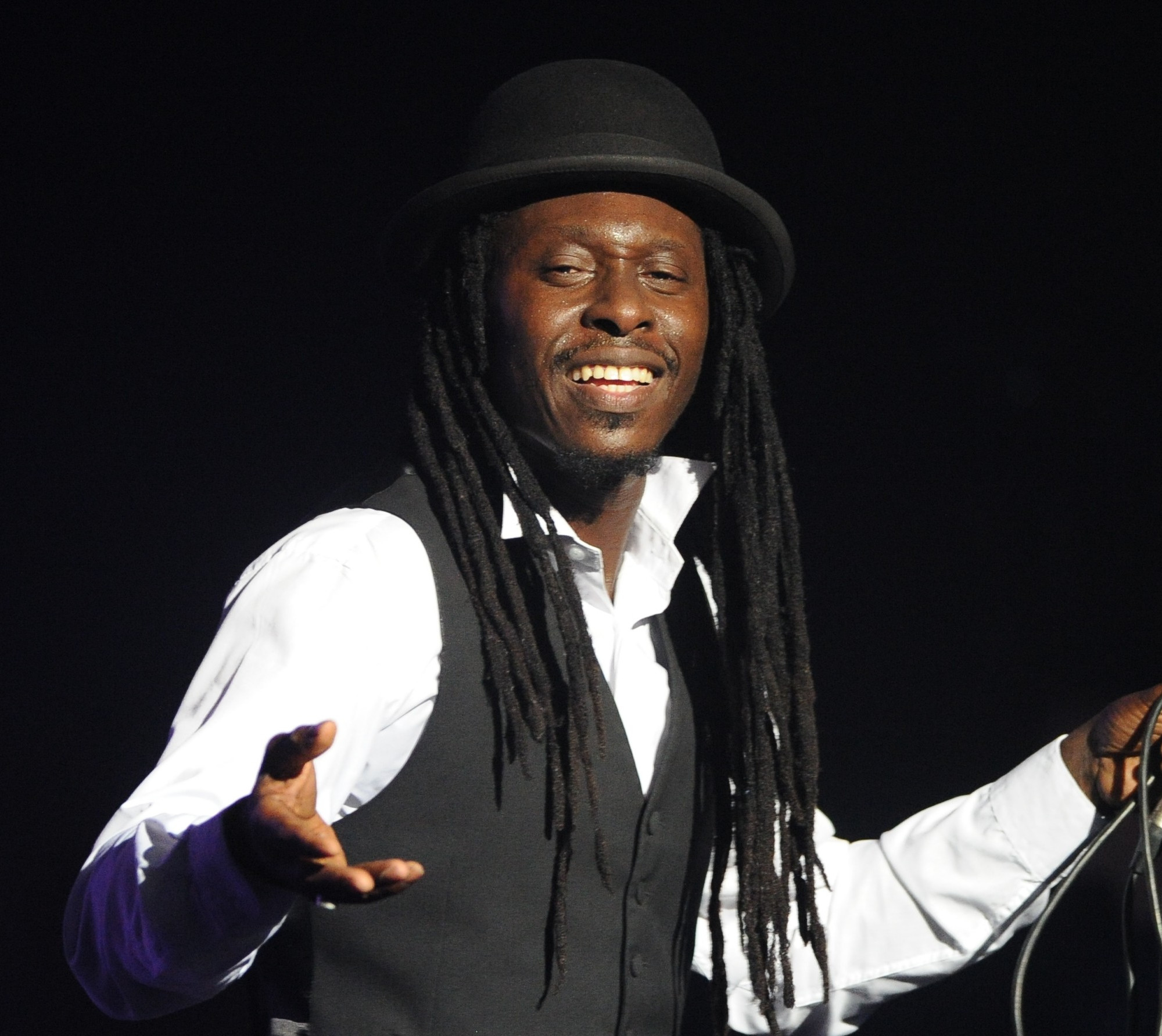 Faada Freddy, le musicien absolu qui récrée tous les instruments avec ...