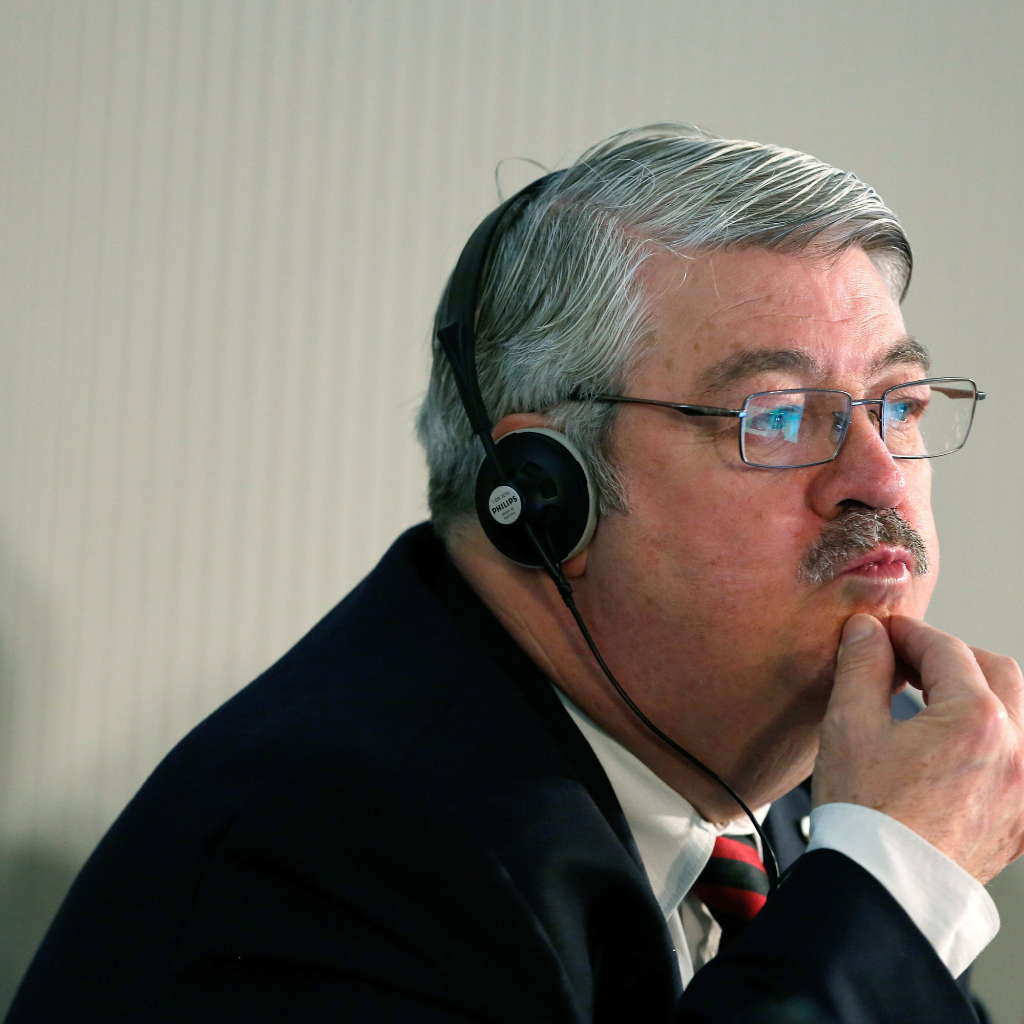 Uriner sous la douche : l'étonnant conseil écolo du député Les ...