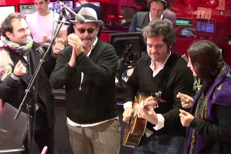 VIDÉO - La famille Chedid interprète le titre "F.O.R.T" en live sur RTL