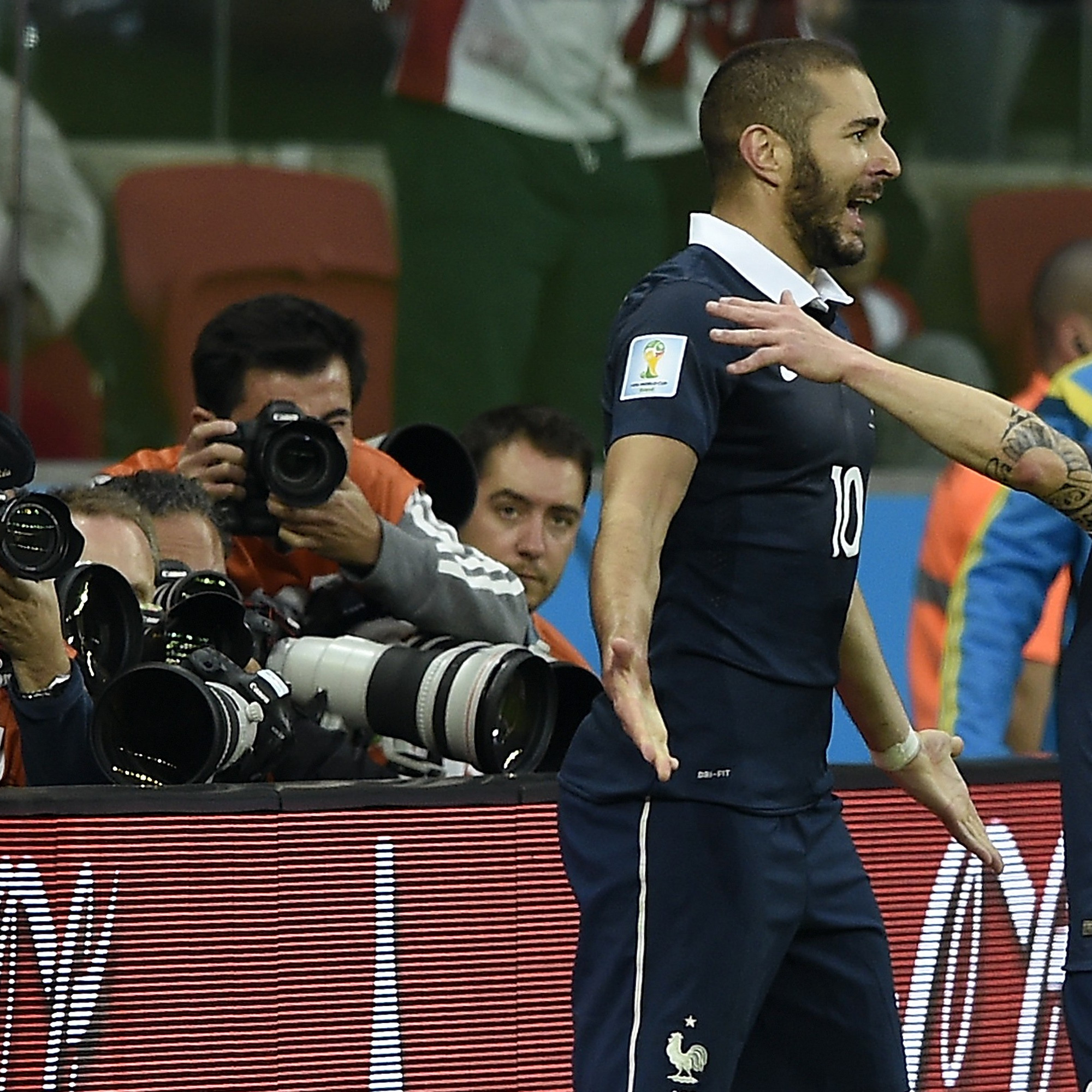 "Sextape" de Mathieu Valbuena : Karim Benzema demande une confrontation ...