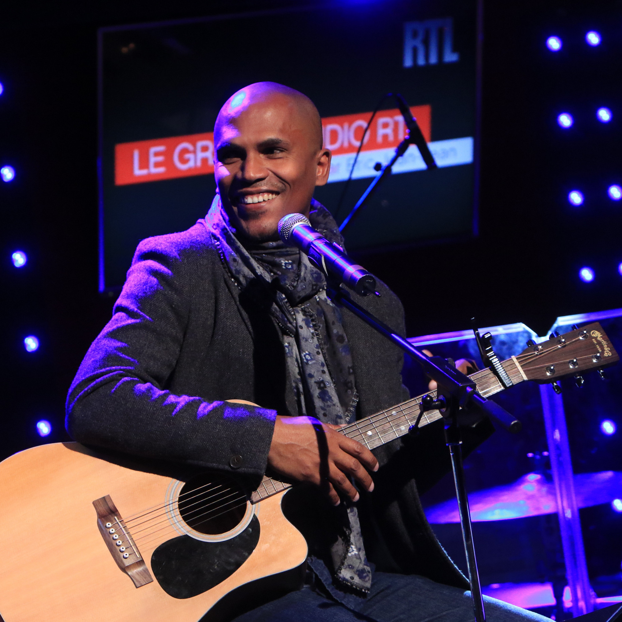 VIDÉO - Mike Ibrahim interprète son titre "Variété Française" dans "Le ...