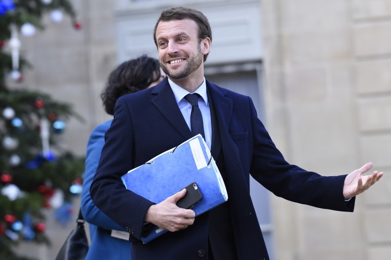 La barbe d'Emmanuel Macron très remarquée sur les réseaux sociaux
